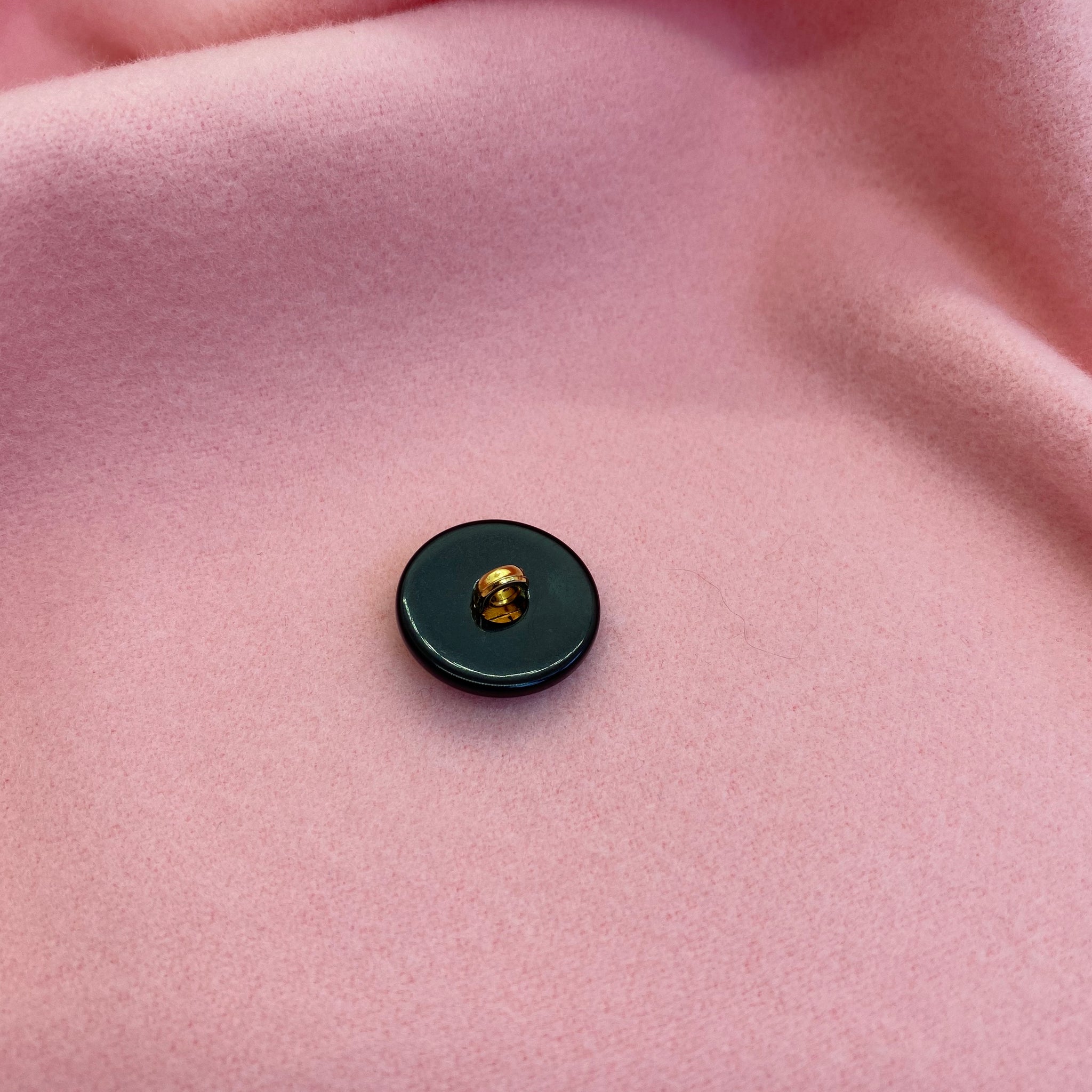 BLACK DROPS BUTTON – Ghetto Gato Vintage